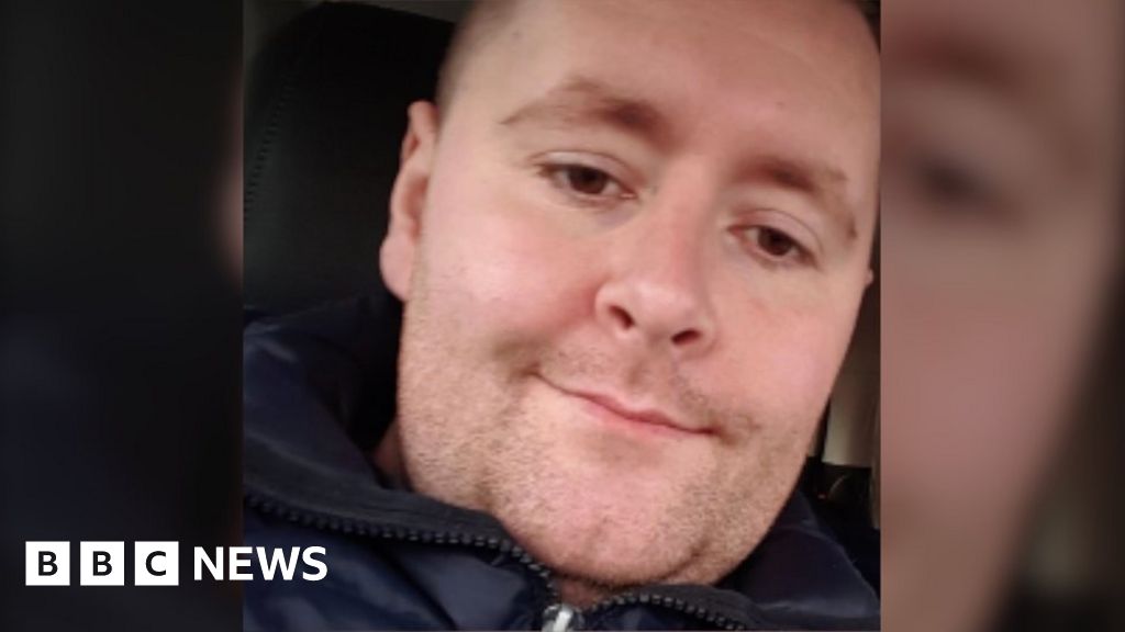 Robert Templeton admits having 'Aladdin's cave' of weapons - BBC News