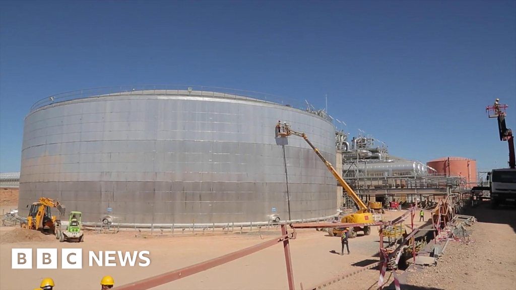 The Moroccan city of Ouarzazate is powered by salt - BBC News