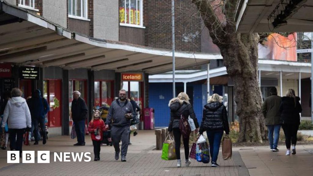 Basildon backs five-council model in Essex