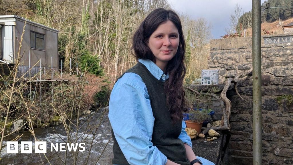 London nurse commuted from Wales for cheaper rent - BBC News