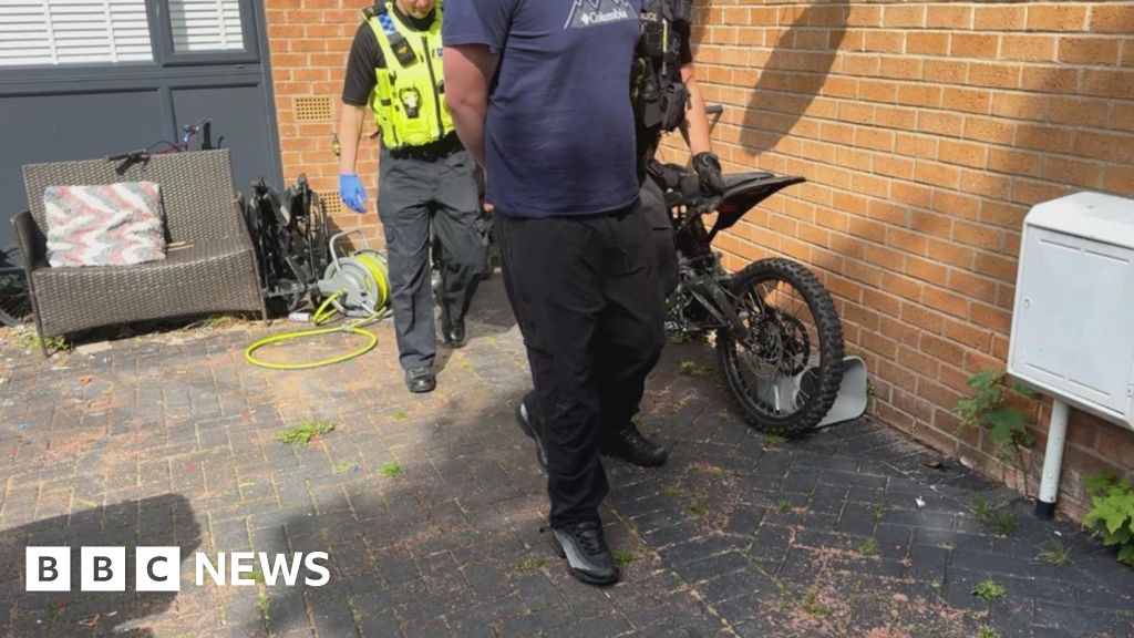 Six arrested and £15,000 seized in Washington police raids - BBC News