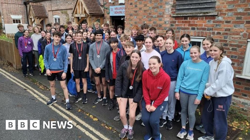 The Wallingford rowing club facing "Goliath" independent schools