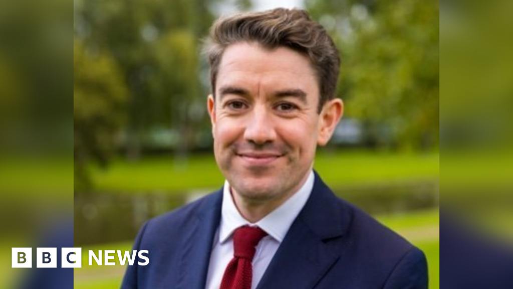 Labour MP Alan Strickland makes Hitachi Rail factory pledge - BBC News