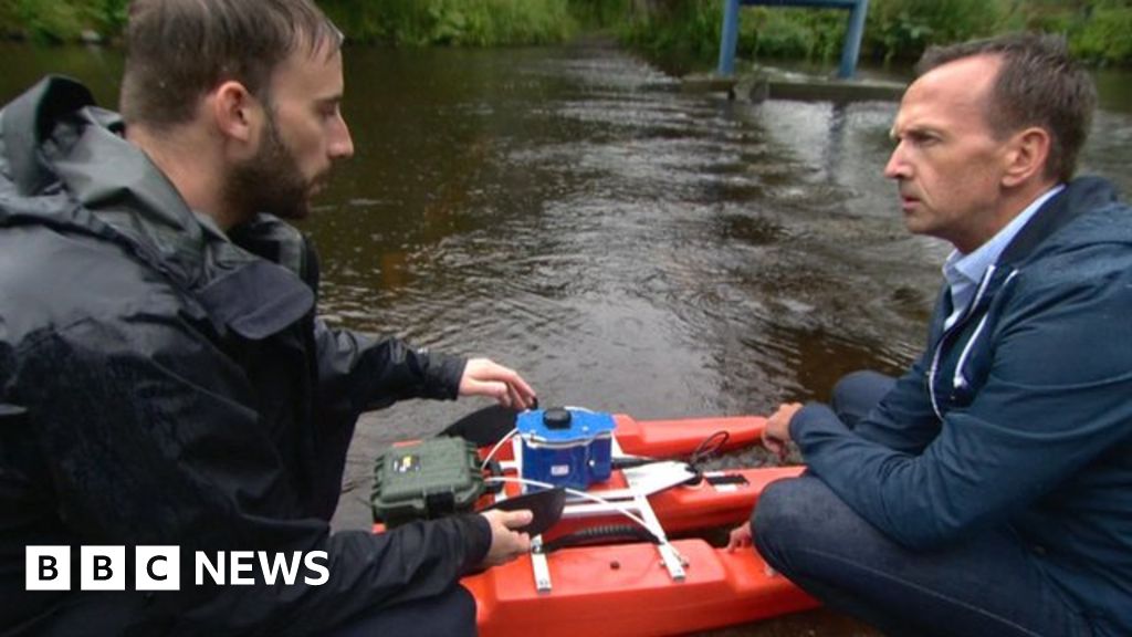 Storm chasers: The scientists trying to combat flooding - BBC News