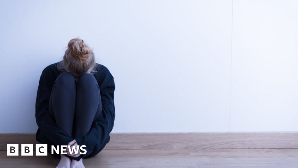 Mental health: Welsh Government reply 'not good enough'