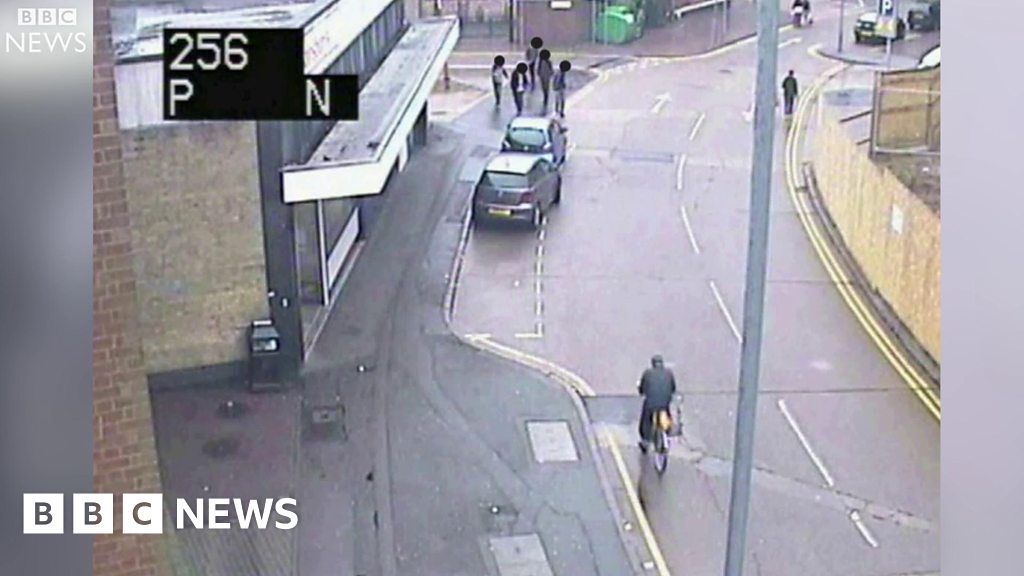 Pedestrians mowed down in Leicester van attack - BBC News