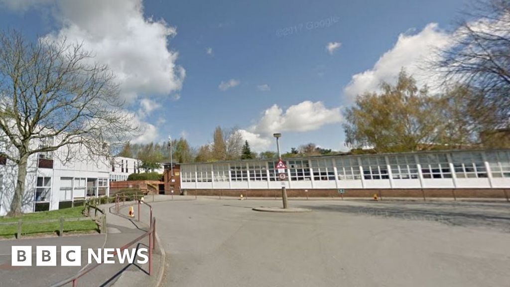 Covid: Remote studies for 1,000 Littleover pupils after outbreak - BBC News