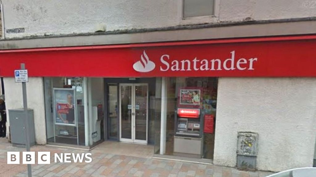 Three vehicles may have been used in Santander bank raid - BBC News