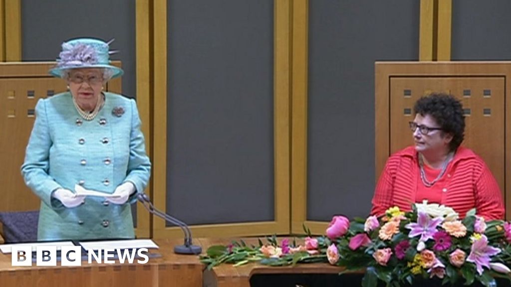 The Queen in Cardiff to open the Welsh Assembly - BBC News