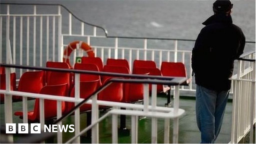 Bigger passenger ferry for Gourock to Dunoon route - BBC News