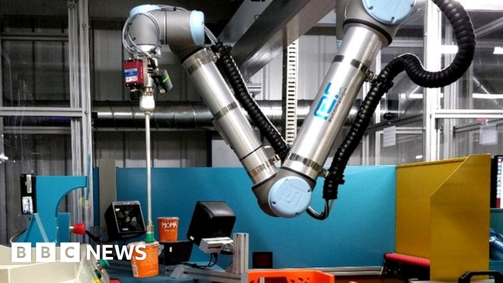 The Ocado robot swarms that pack your shopping - BBC News