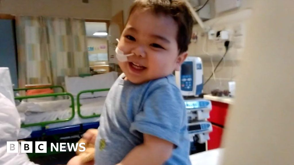 Three-year-old Ally Kim home after gene replacement trial - BBC News