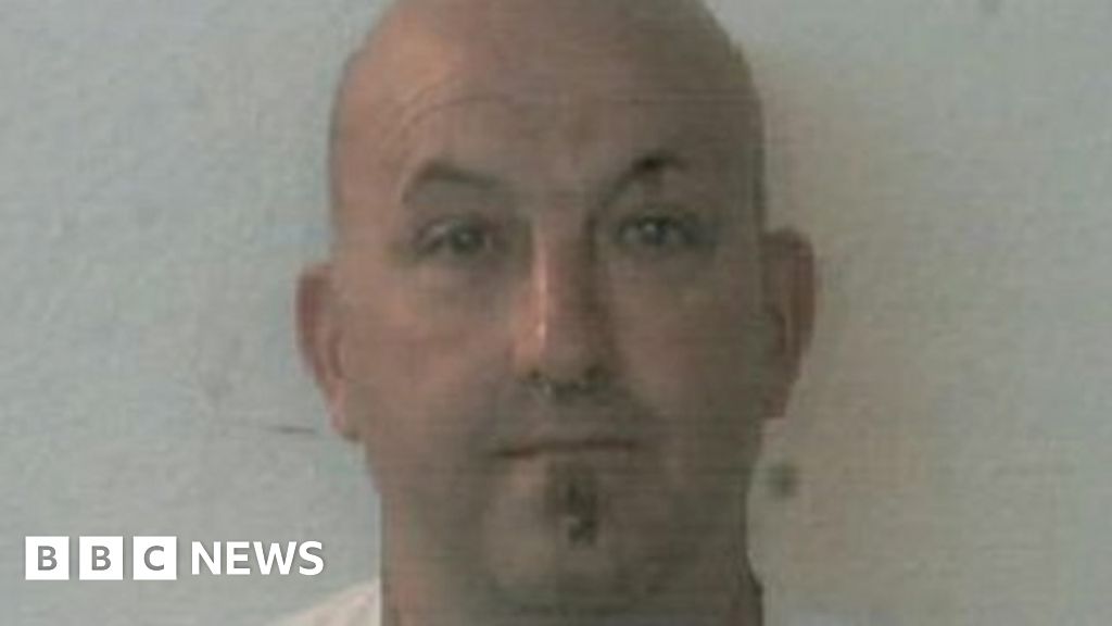 Man given life for Simon Holdsworth murder in Sheffield - BBC News