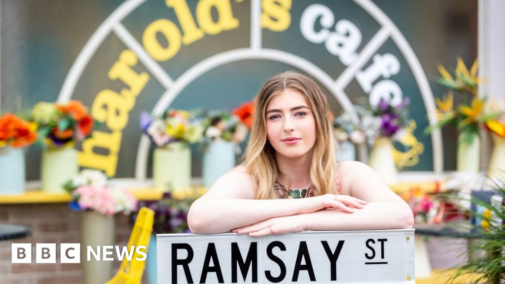 Neighbours: Soap casts first transgender character - BBC News