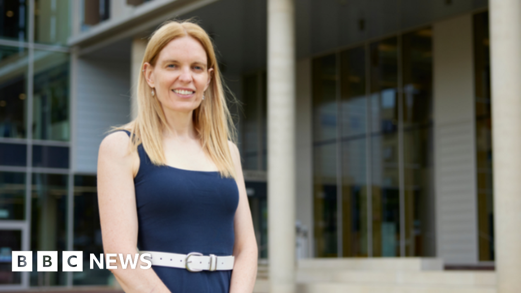 New University of Northampton vice-chancellor takes up role - BBC News