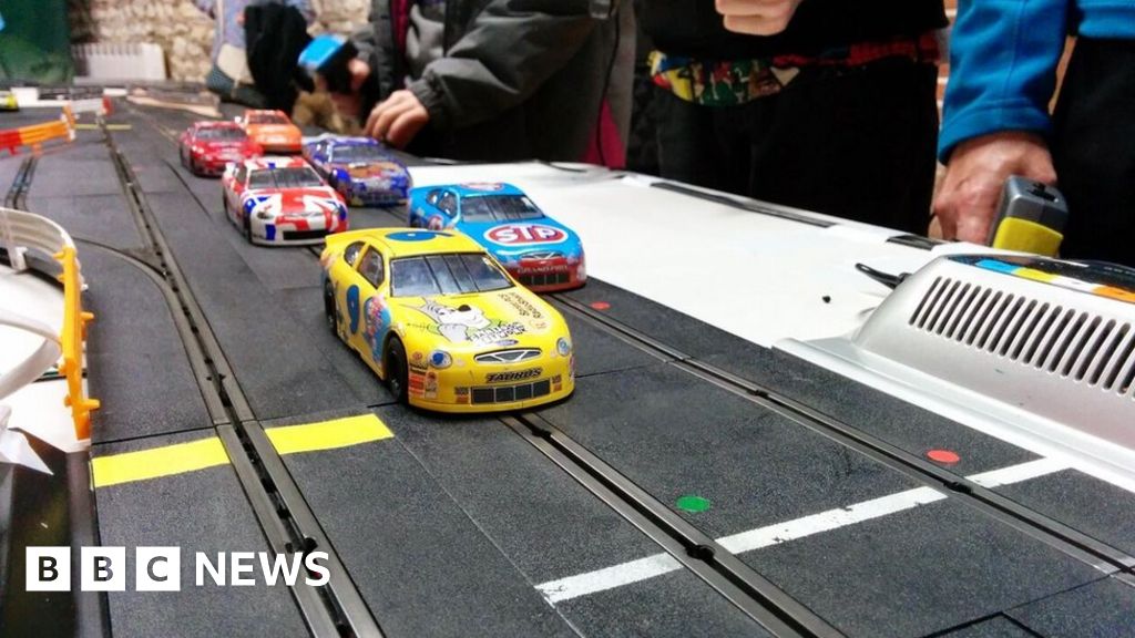 Scalextric fans compete for world championship title - BBC News