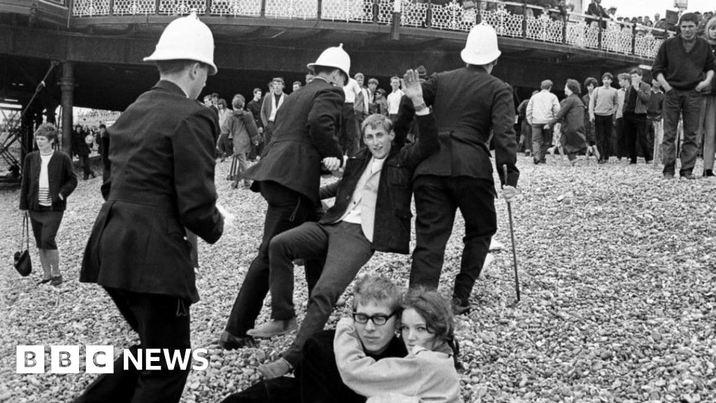 Mod and Rockers: Teenager recalls 'frightening' clashes 60 years ago