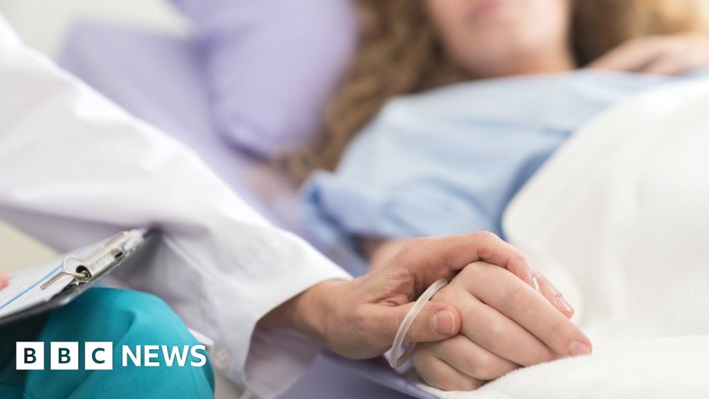 Census 2021: Number of NI people with bad health rises - BBC News