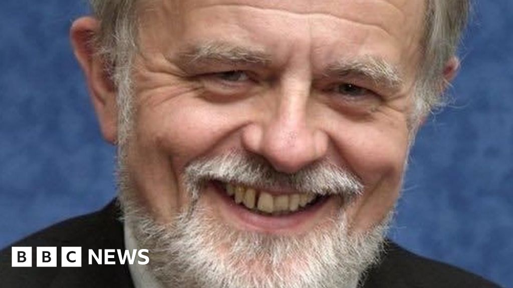 Keith Mitchell: Tributes paid to 'towering' council leader - BBC News