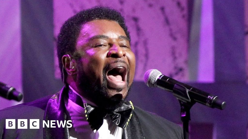Temptations singer Dennis Edwards dies aged 74 - BBC News