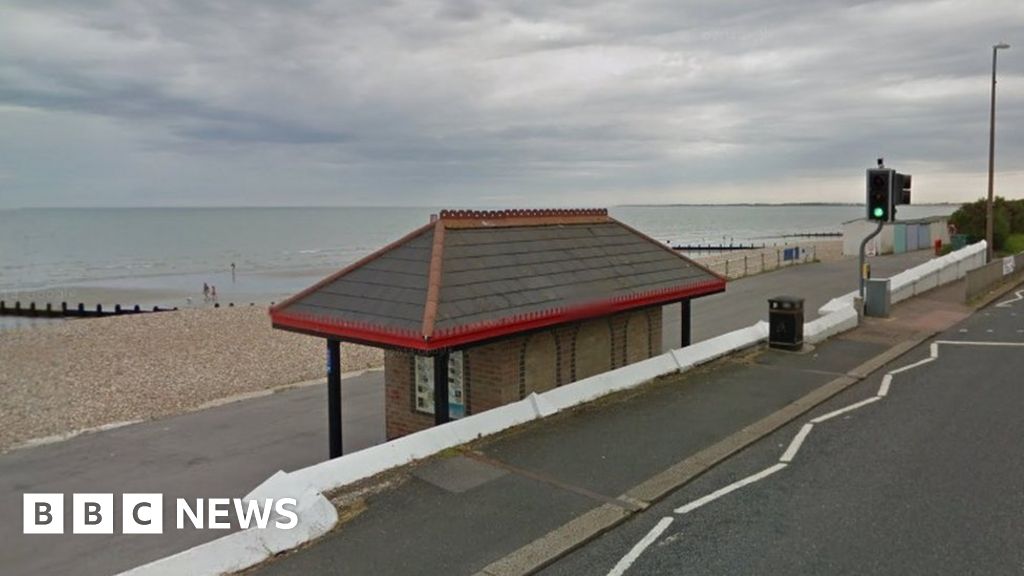 Injured man found on Bognor seafront dies in hospital - BBC News