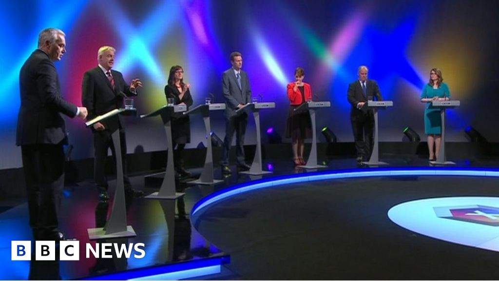 BBC Wales leaders' debate in 75 seconds - BBC News