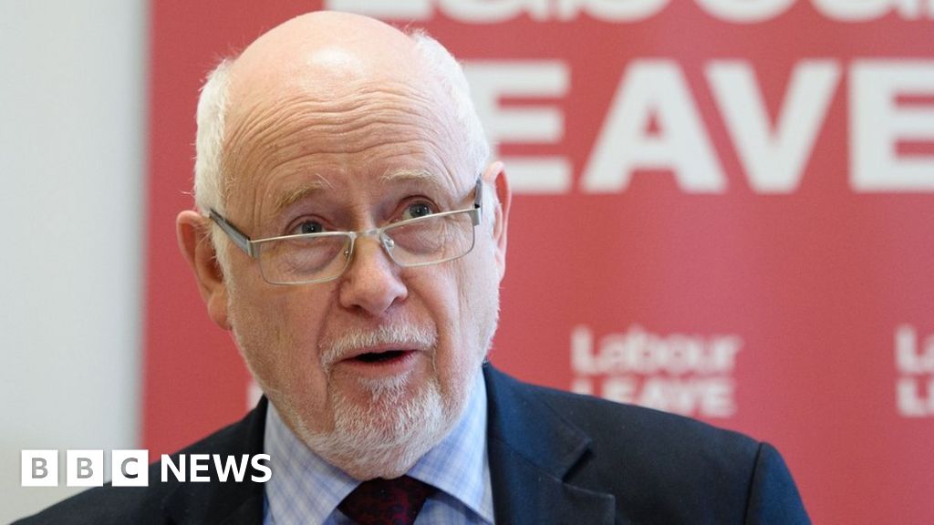 Luton North MP Kelvin Hopkins to stand down