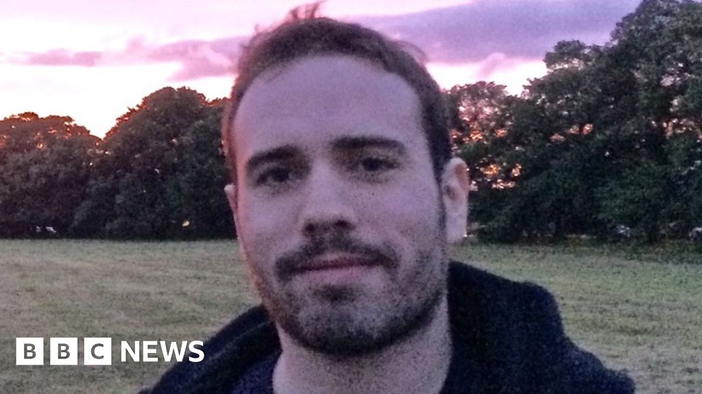 Christopher Laskaris murder: Family criticises coroner - BBC News