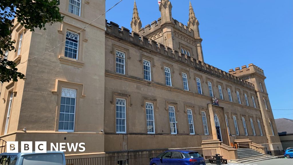 Guernsey Education Law: Colleges to be exempt from some changes - BBC News