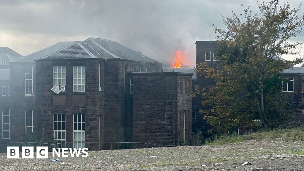 Fire at former Dumfries hospital treated as deliberate - BBC News