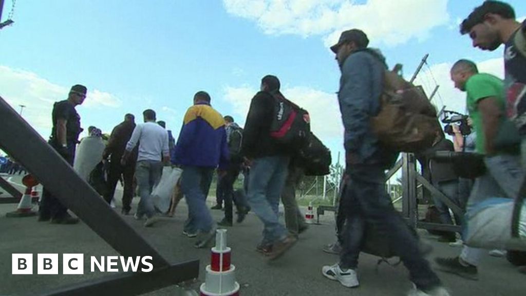 EU ministers meet to resolve migrant relocation - BBC News