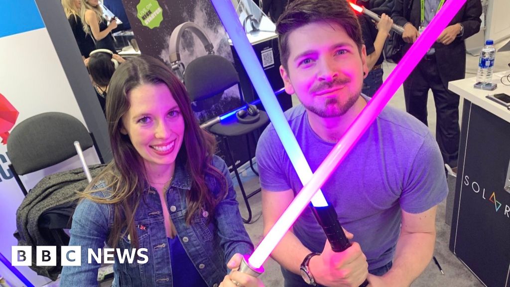 CES 2019: The lightsaber you can strike with force - BBC News