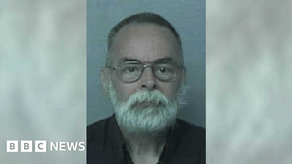 Richard Pentreath jailed for burning down wrong house - BBC News