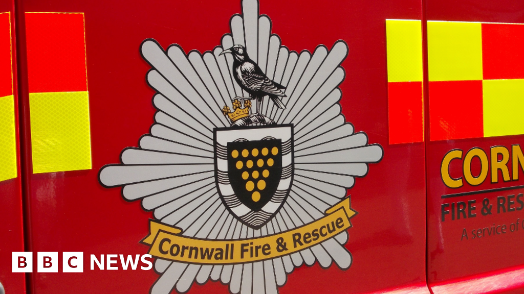 Morale 'rock bottom' at Cornwall fire station - BBC News