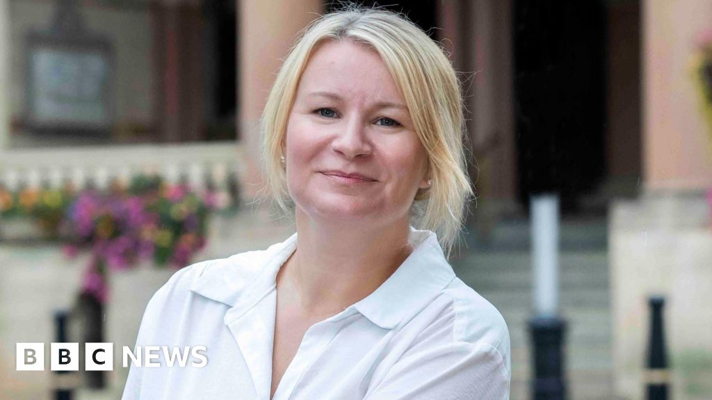 Northamptonshire journalist on 'harassment' police visit - BBC News