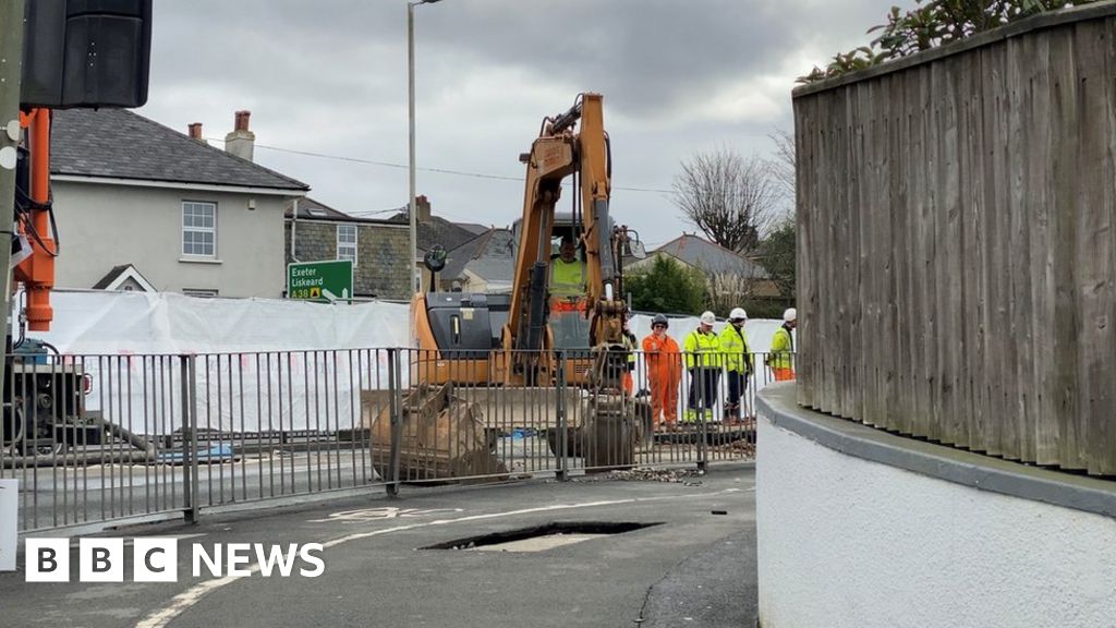 Main road out of Plymouth closed until end of week - BBC News