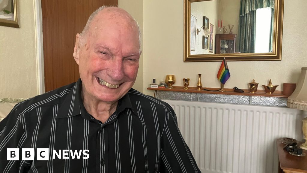 RAF veteran makes Watford LGBTQ+ wreath history - BBC News