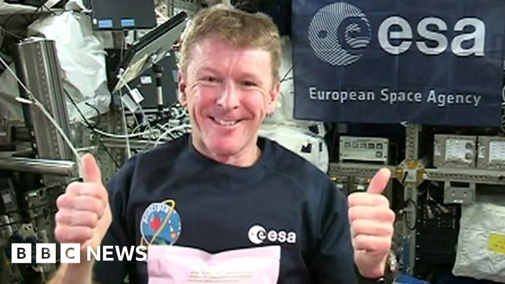 Tim Peake: British astronaut turns 44 on Space Station - BBC News