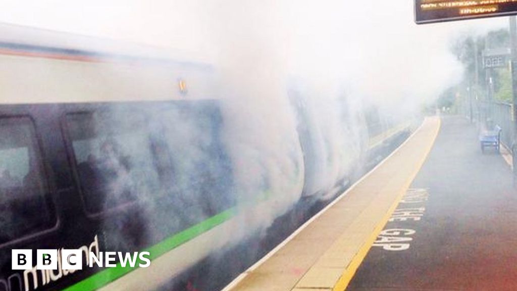 Warwick train fire 150 passengers evacuated - BBC News