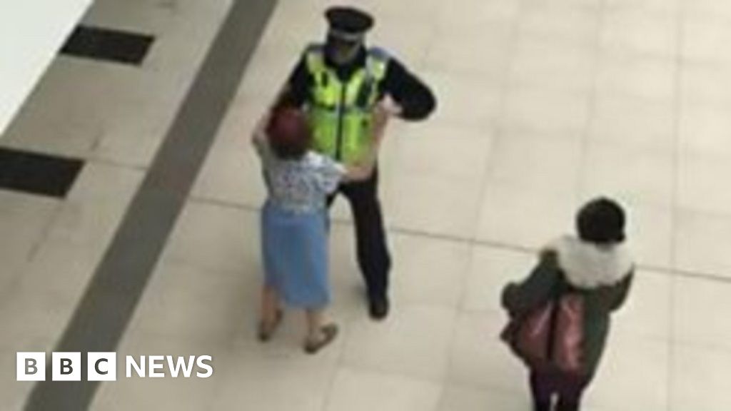 Police man filmed dancing in Wolverhampton shopping centre - BBC News
