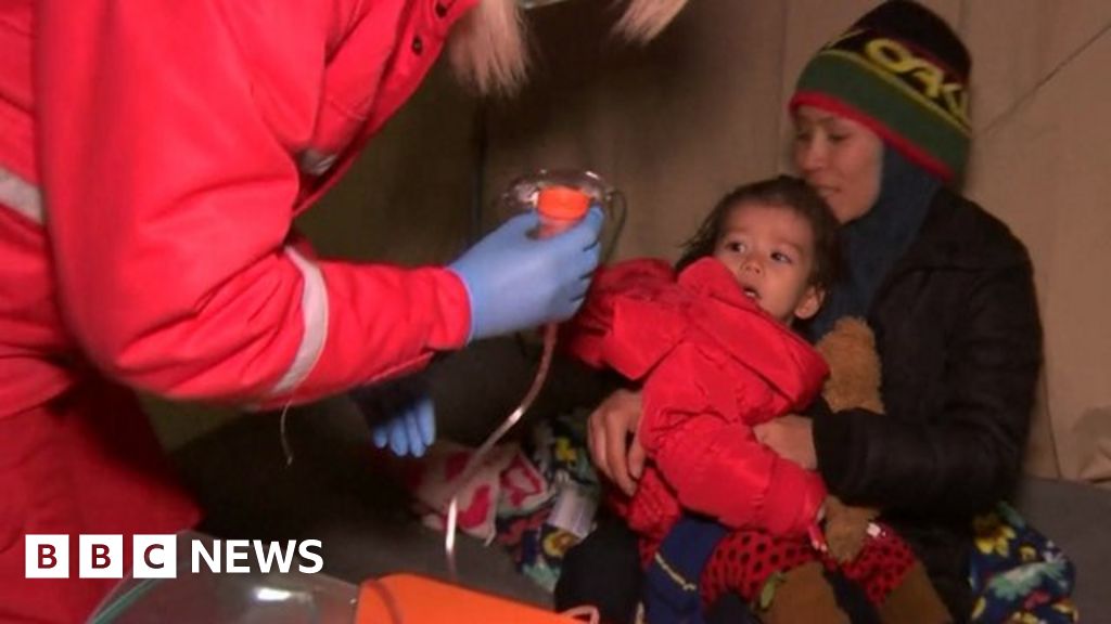 Rise in number of sick refugees as temperatures fall - BBC News