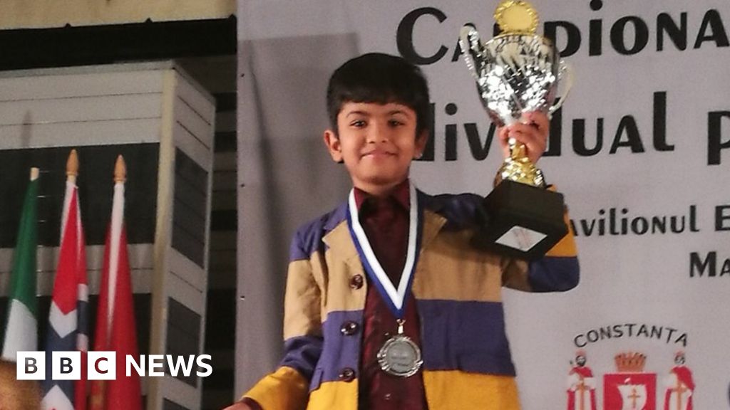 Chess prodigy Shreyas Royal in plea to stay in UK - BBC News