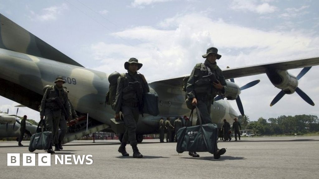Venezuelan military jets 'entered Colombian airspace' - BBC News