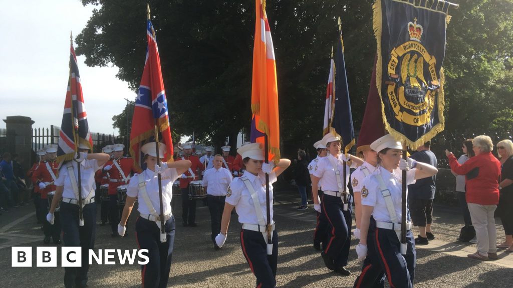Apprentice Boys parade takes place in Londonderry - BBC News