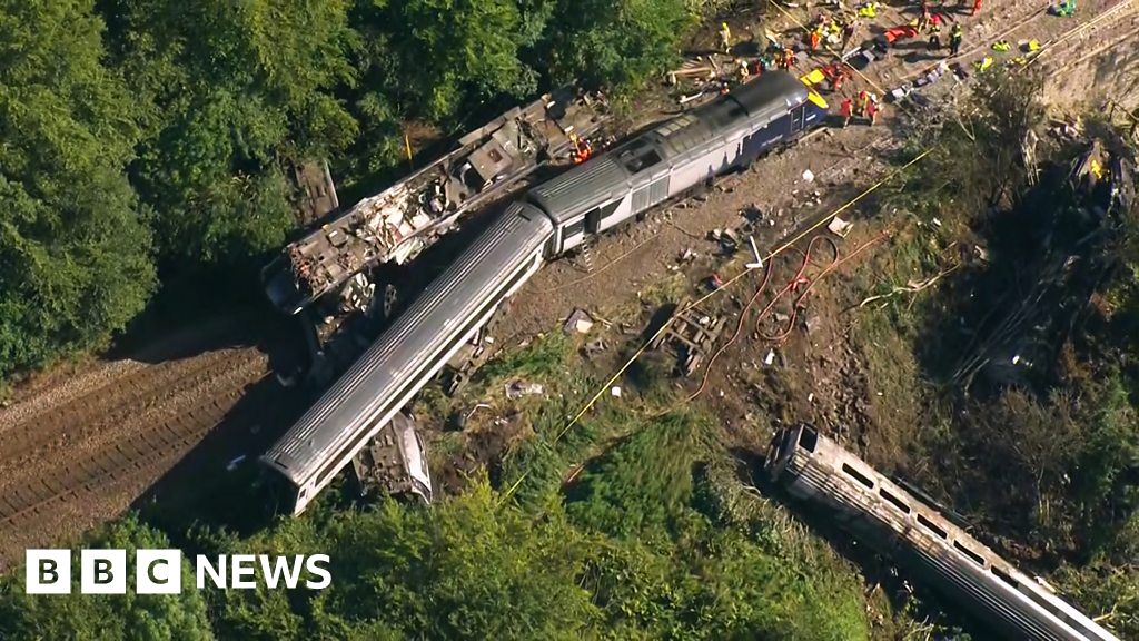 Three dead after passenger train derails near Stonehaven