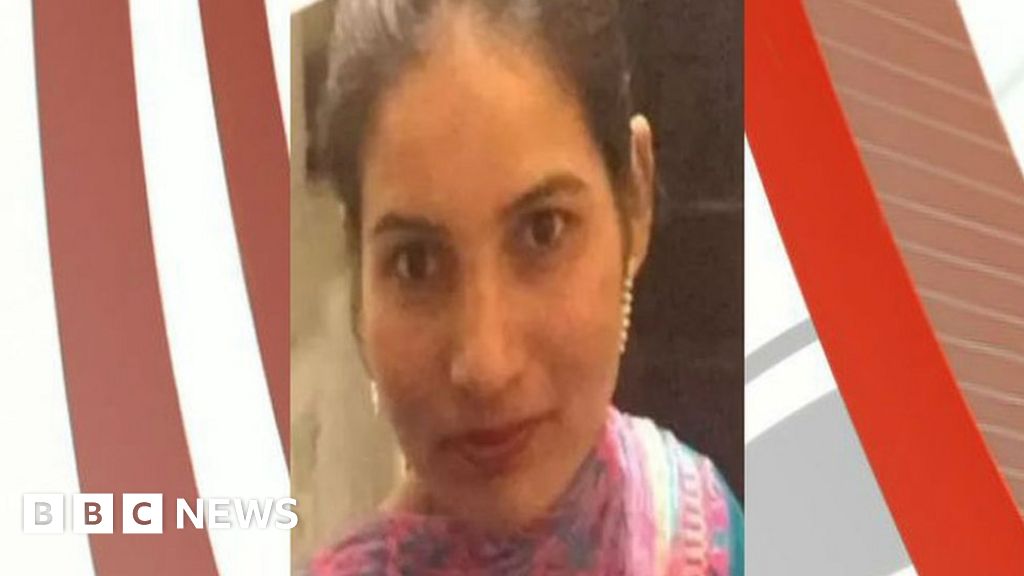 Pardeep Kaur death: Man charged over body hidden in waste ground - BBC News