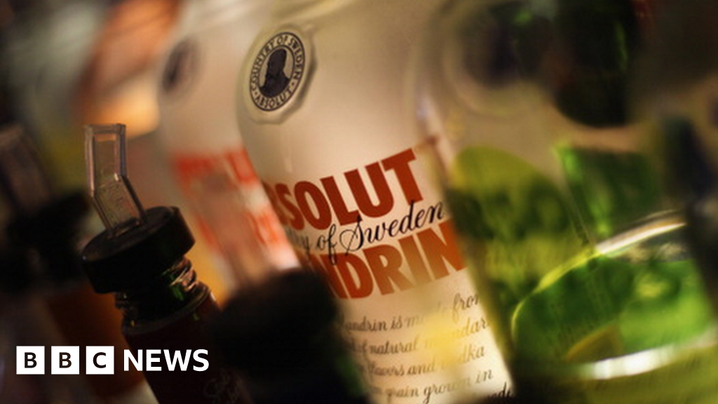 Liverpool late-night levy planned for pubs, bars and clubs - BBC News