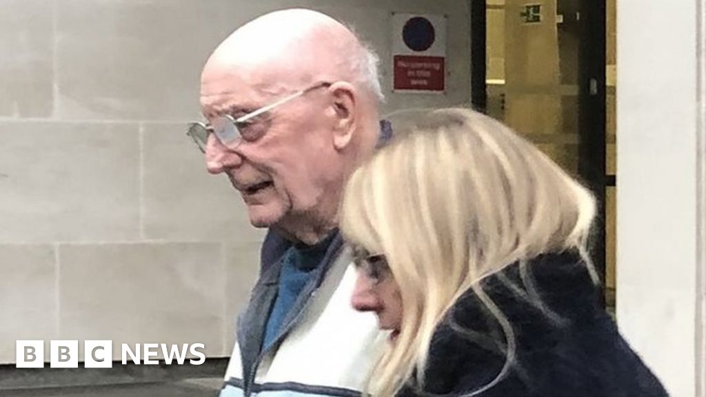 Stockport man, 84, killed wife with dementia as 'act of mercy' - BBC News
