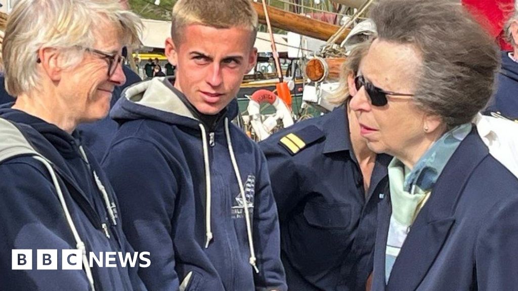 Princess Anne meets Tall Ships racers in Shetland - BBC News