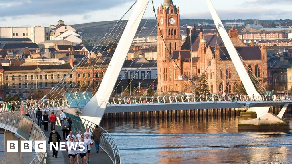 Peace funding: Northern Ireland gets post-Brexit pledge - BBC News